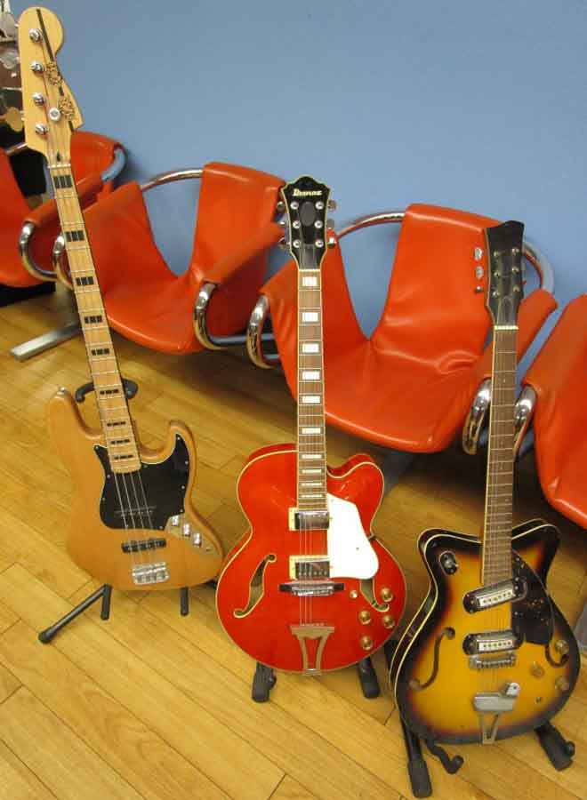 ELECTRIC GUITARS in MUSICAL PROPS
