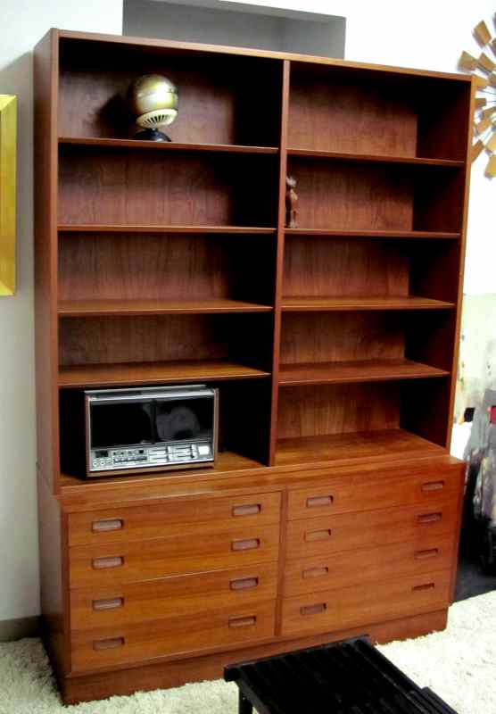 DARK WOOD WALL UNIT in FURNITURE > WALL UNITS/CABINETS