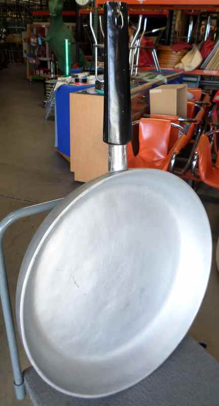OVERSIZE FRYING PAN in OVERSIZE PROPS