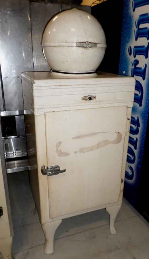 GE MONITOR TOP in APPLIANCES > REFRIGERATORS