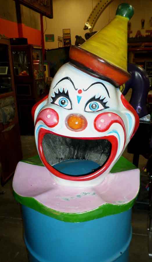 CLOWN HEADS TOPPER in TRASH CANS