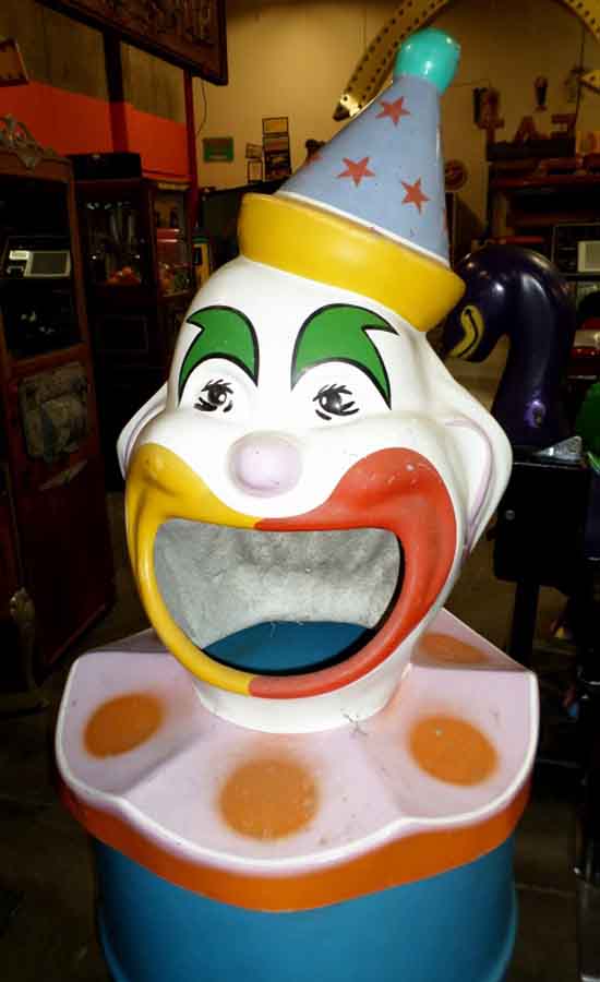 CLOWN HEADS TOPPER in TRASH CANS